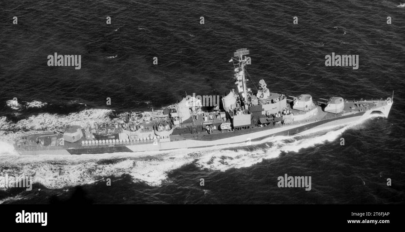 USS Shea (DM-30) underway at sea, circa in 1944 Stock Photo - Alamy