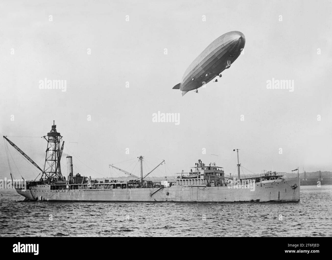 USS Shenandoah over USS Patoka 1924-25 Stock Photo - Alamy
