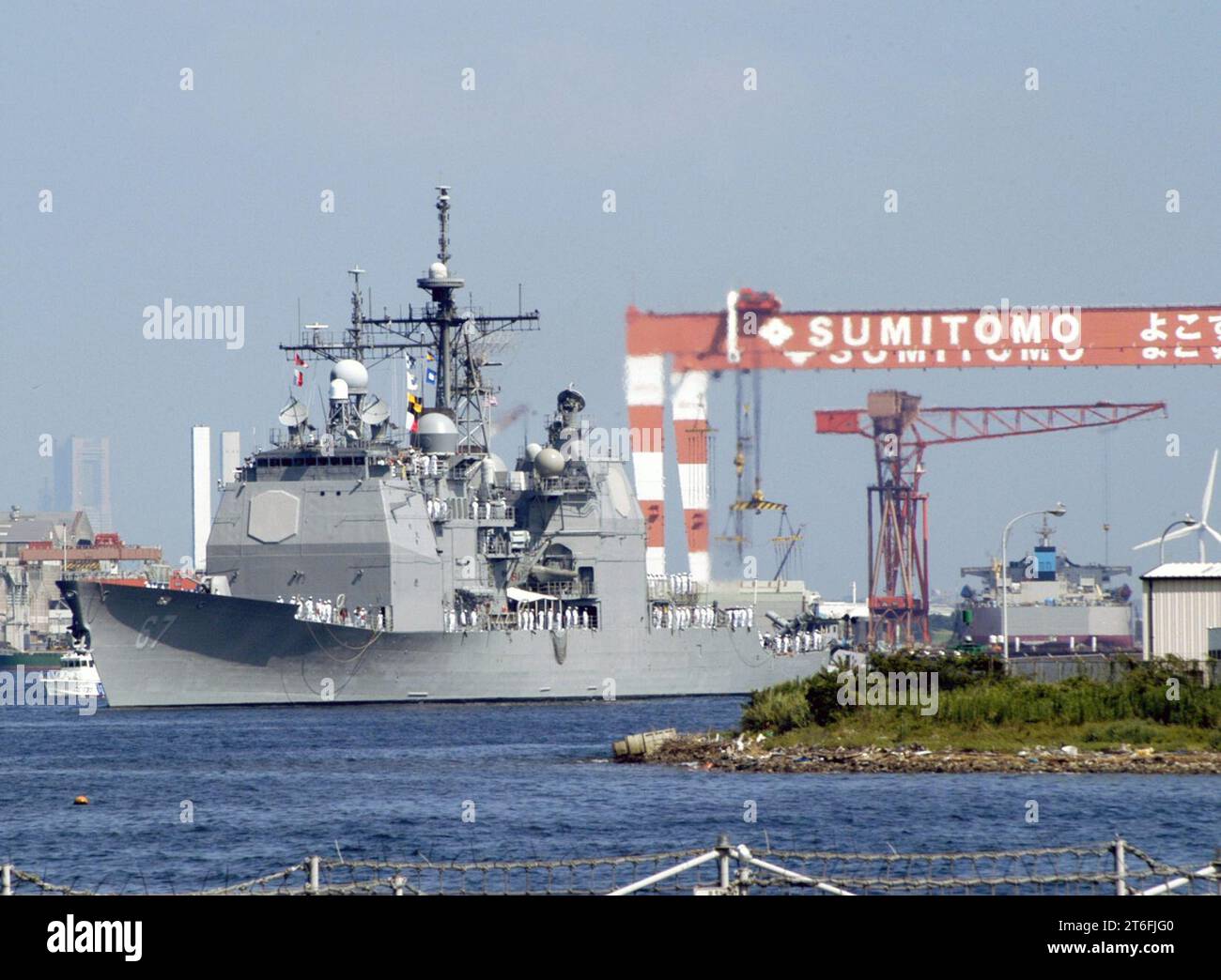 USS Shiloh (CG 67) arrives at Yokosuka Stock Photo - Alamy