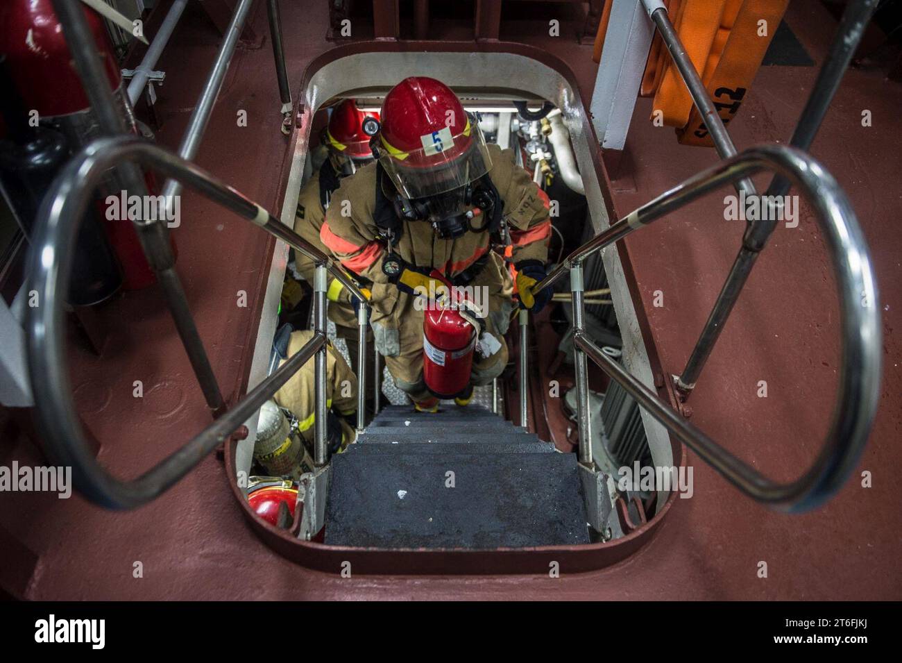 USS Shiloh Sailors conduct fire drill 140911 Stock Photo - Alamy