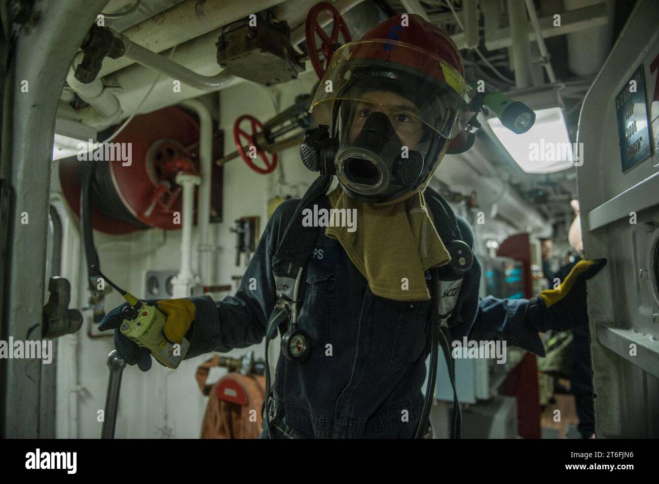 USS Shiloh Sailors conduct fire drill 140911 Stock Photo - Alamy