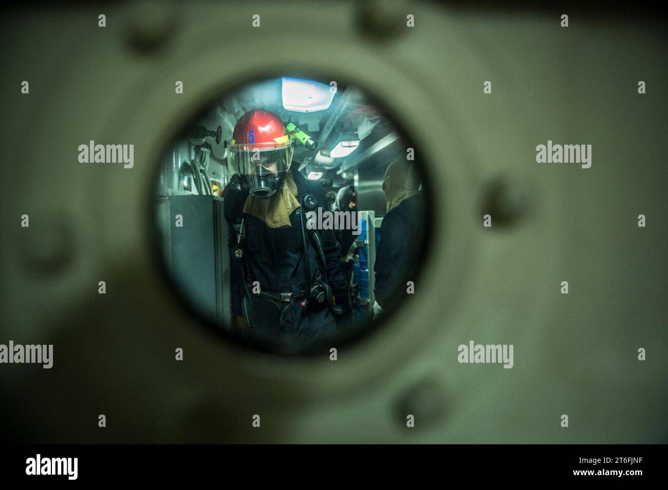 USS Shiloh Sailors conduct fire drill 140911 Stock Photo - Alamy