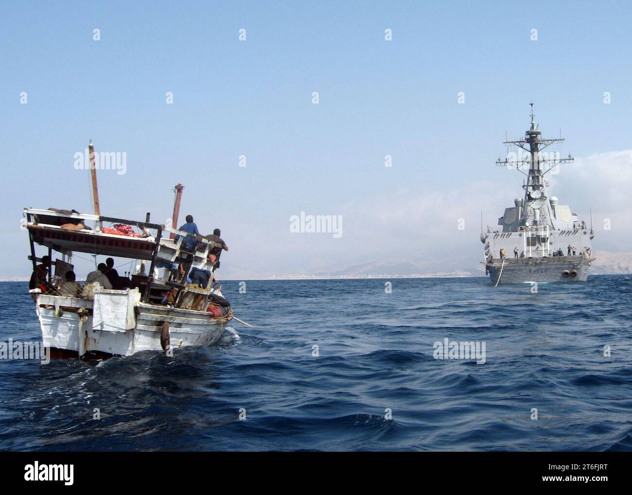 USS Shoup (DDG 86) tows a dhow Stock Photo - Alamy