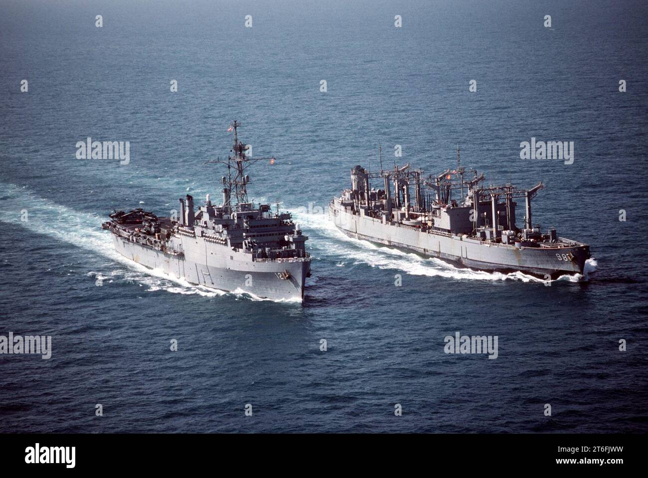 USS Shreveport (LPD-12) USS Caloosahatchee (AO-98) 1984 Stock Photo - Alamy