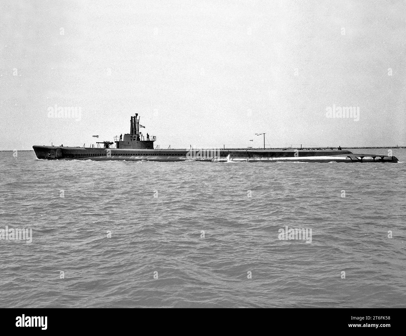 USS Skate (SS-305) off the Mare Island Naval Shipyard on 28 July 1943 ...