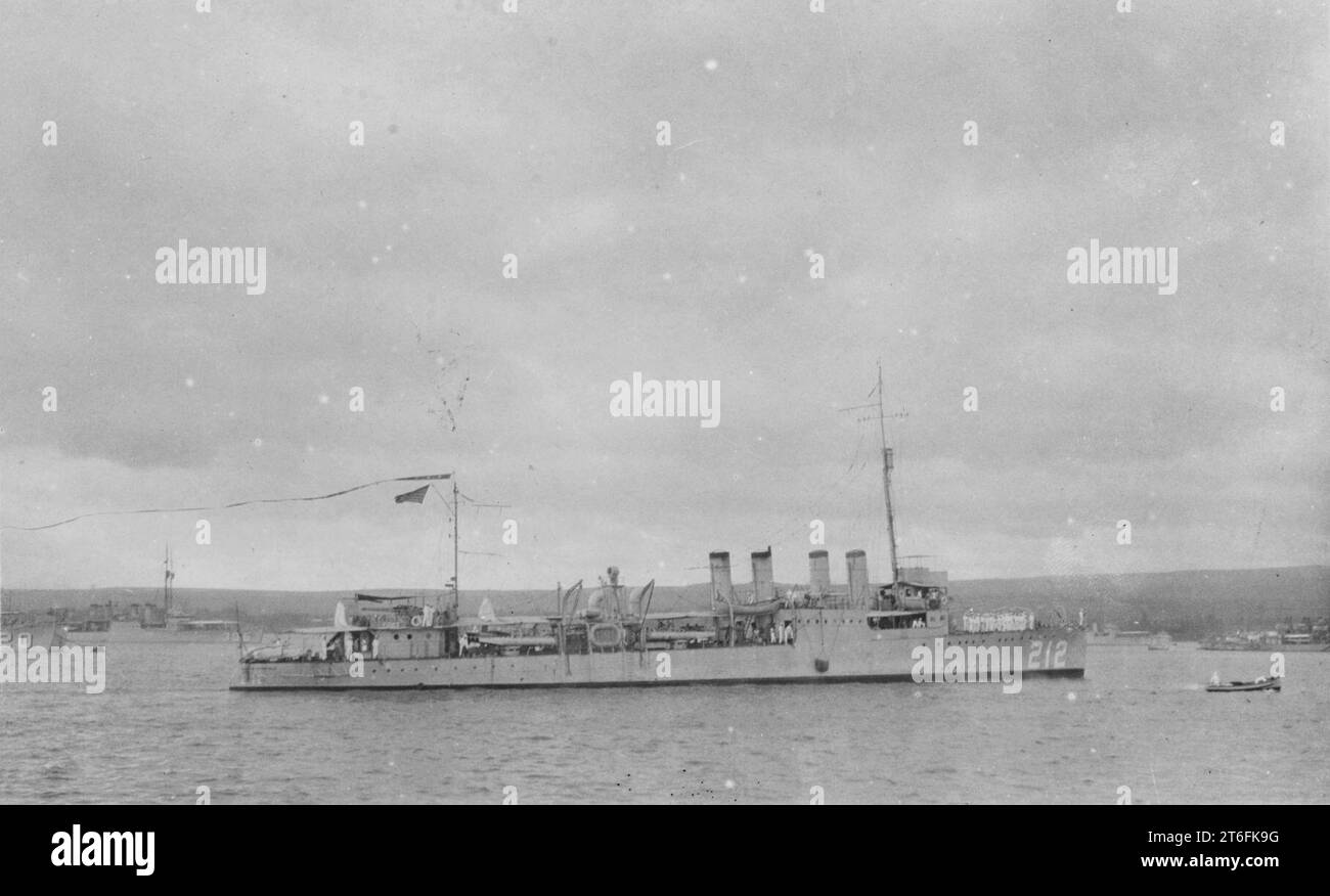USS Smith Thompson (DD-212) at anchor in the 1920s Stock Photo - Alamy