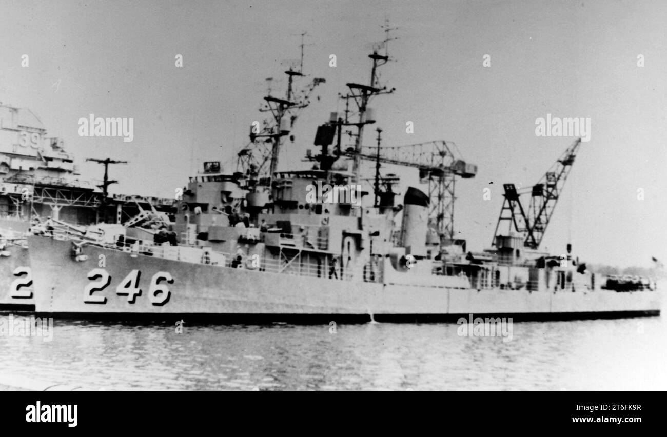 USS Snowden (DE-246) at the Philadelphia Naval Shipyard, Pennsylvania ...