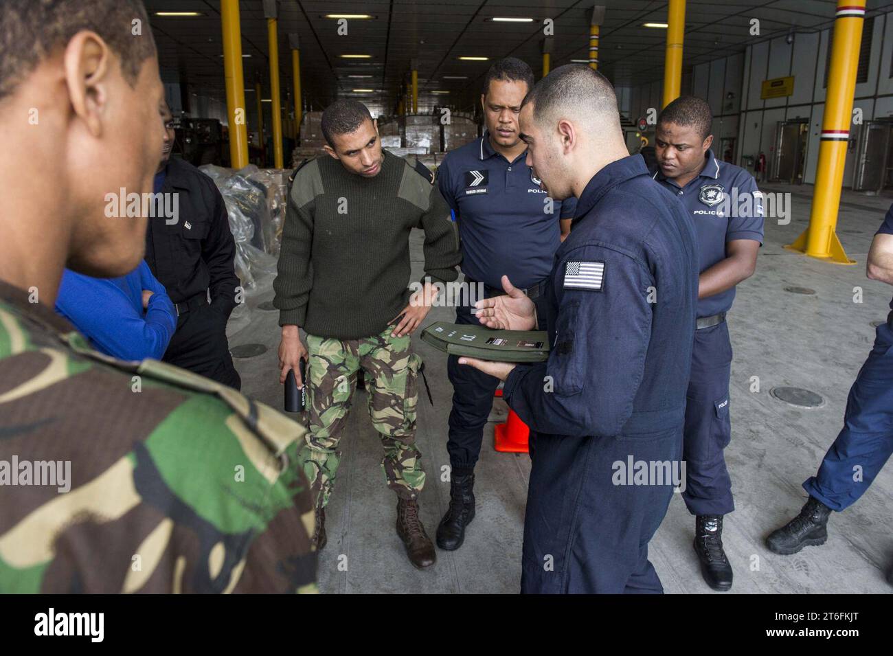 USS Spearhead operations 150115 Stock Photo - Alamy
