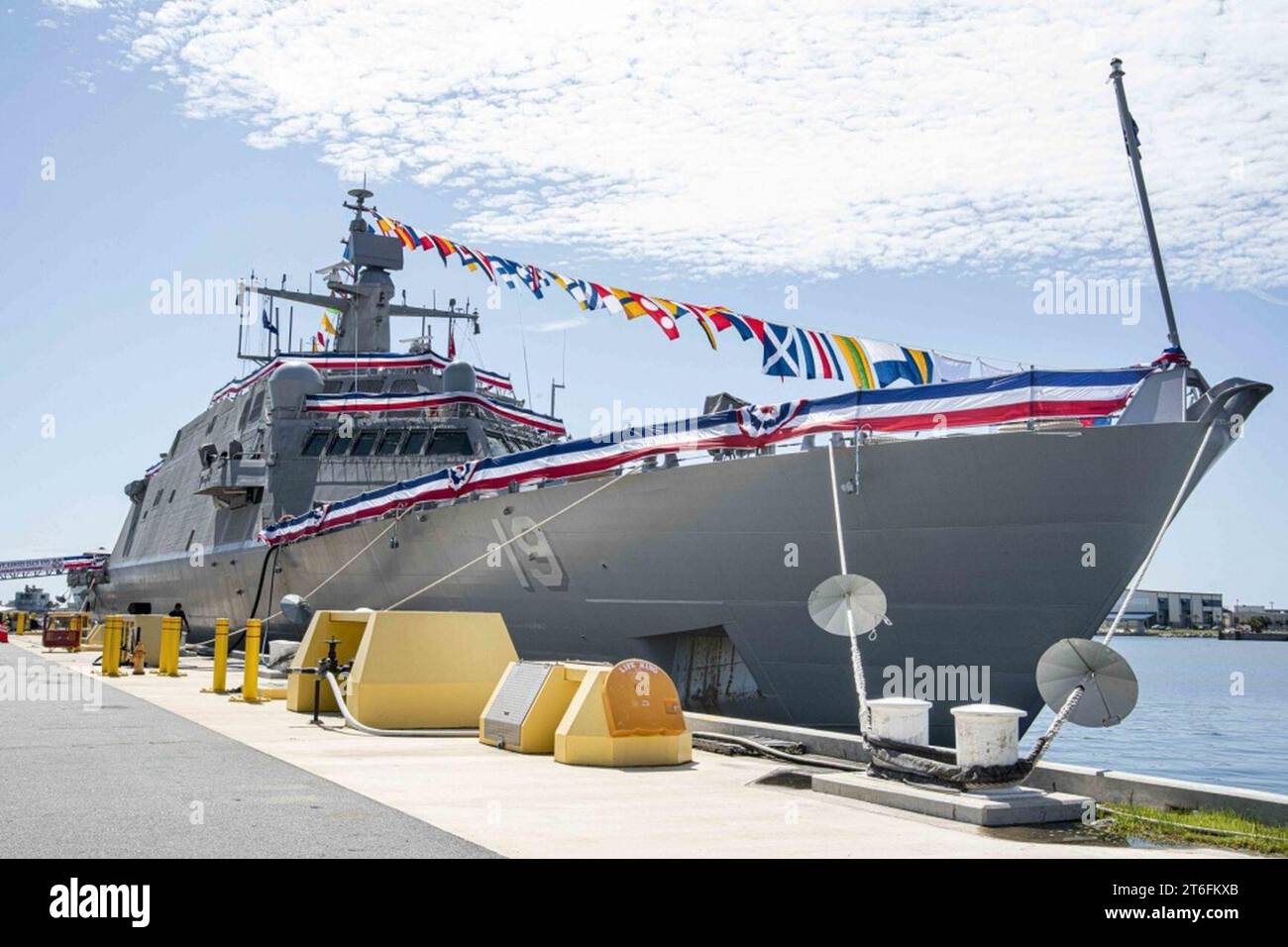 USS St. Louis (LCS-19) on her commissioning ceremony Stock Photo - Alamy