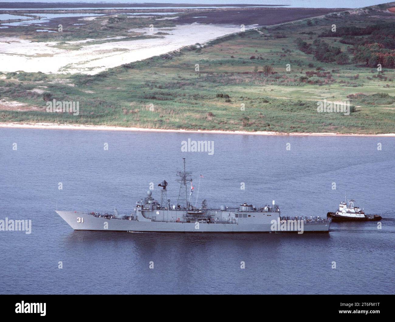 USS Stark (FFG-31) underway during sea trials on 30 August 1988 Stock ...