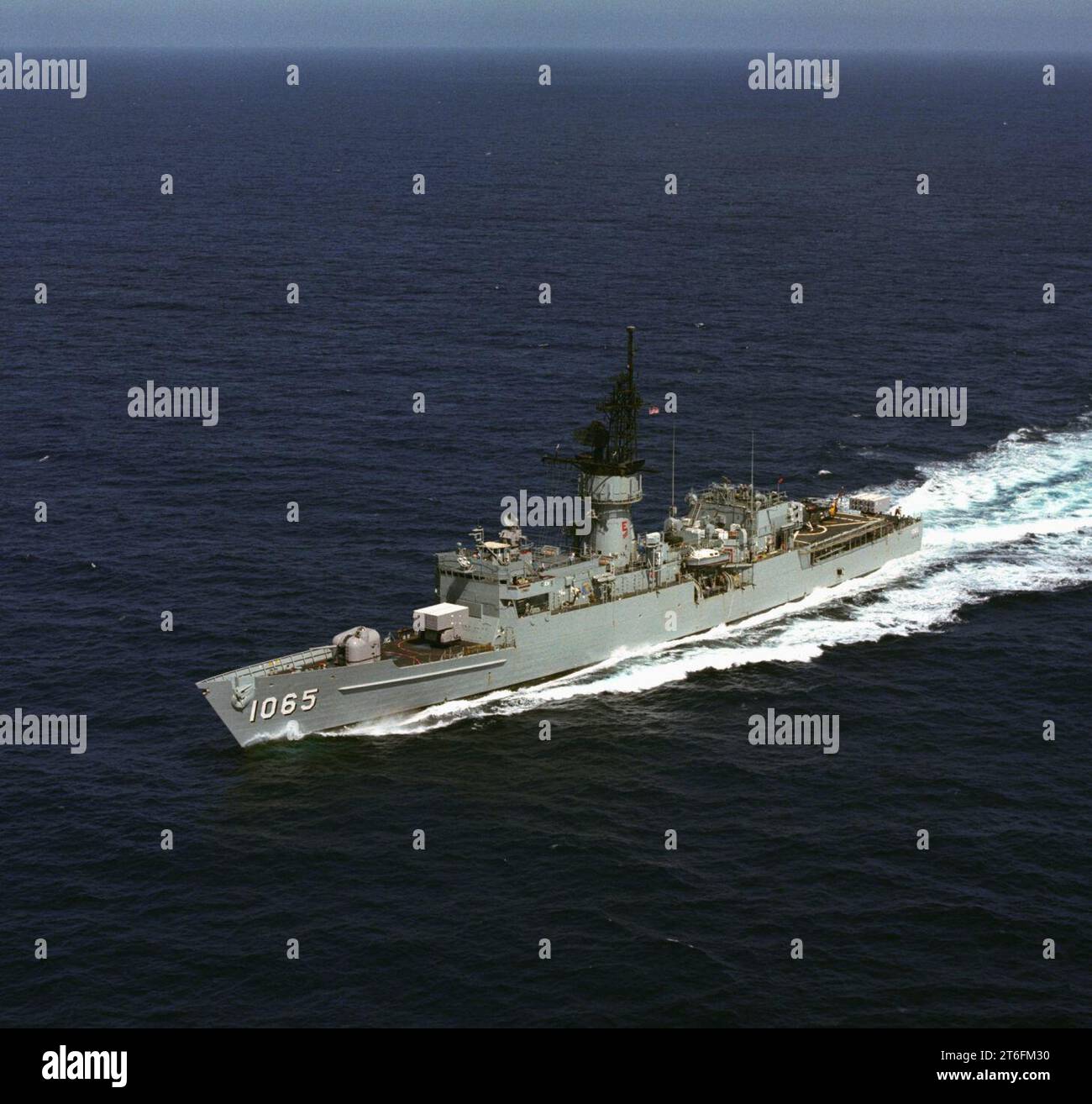 USS Stein (FF-1065) underway at sea, circa in 1987 (6654907 Stock Photo ...