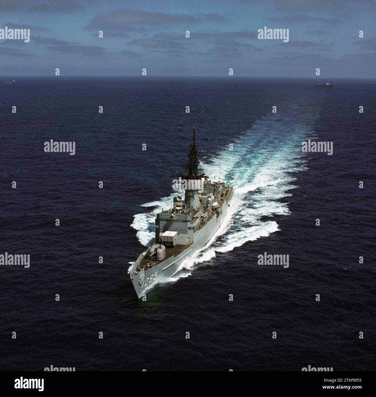 USS Stein (FF-1065) underway, circa in 1987 (6654899 Stock Photo - Alamy