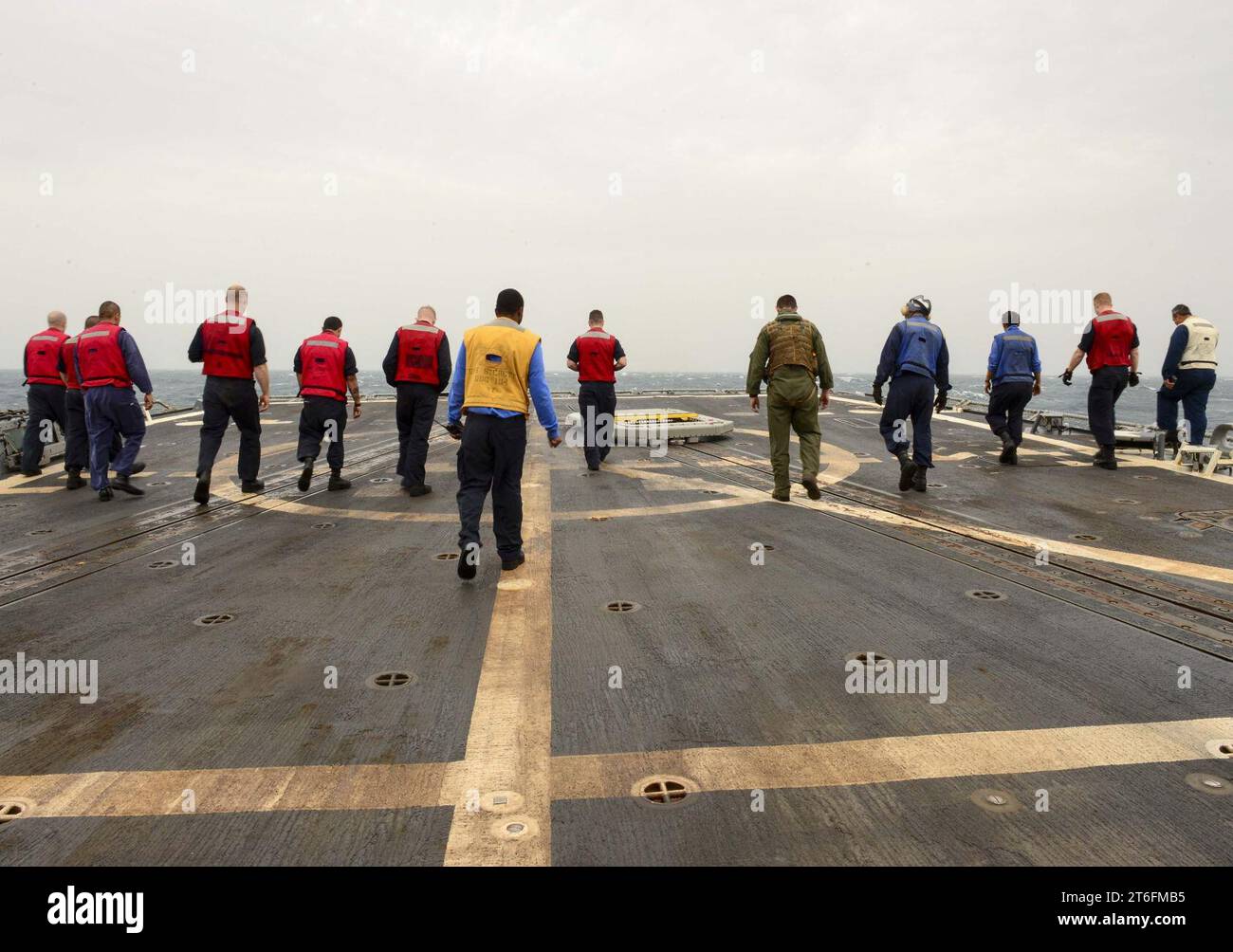 Uss sterett ddg 104 hi-res stock photography and images - Alamy
