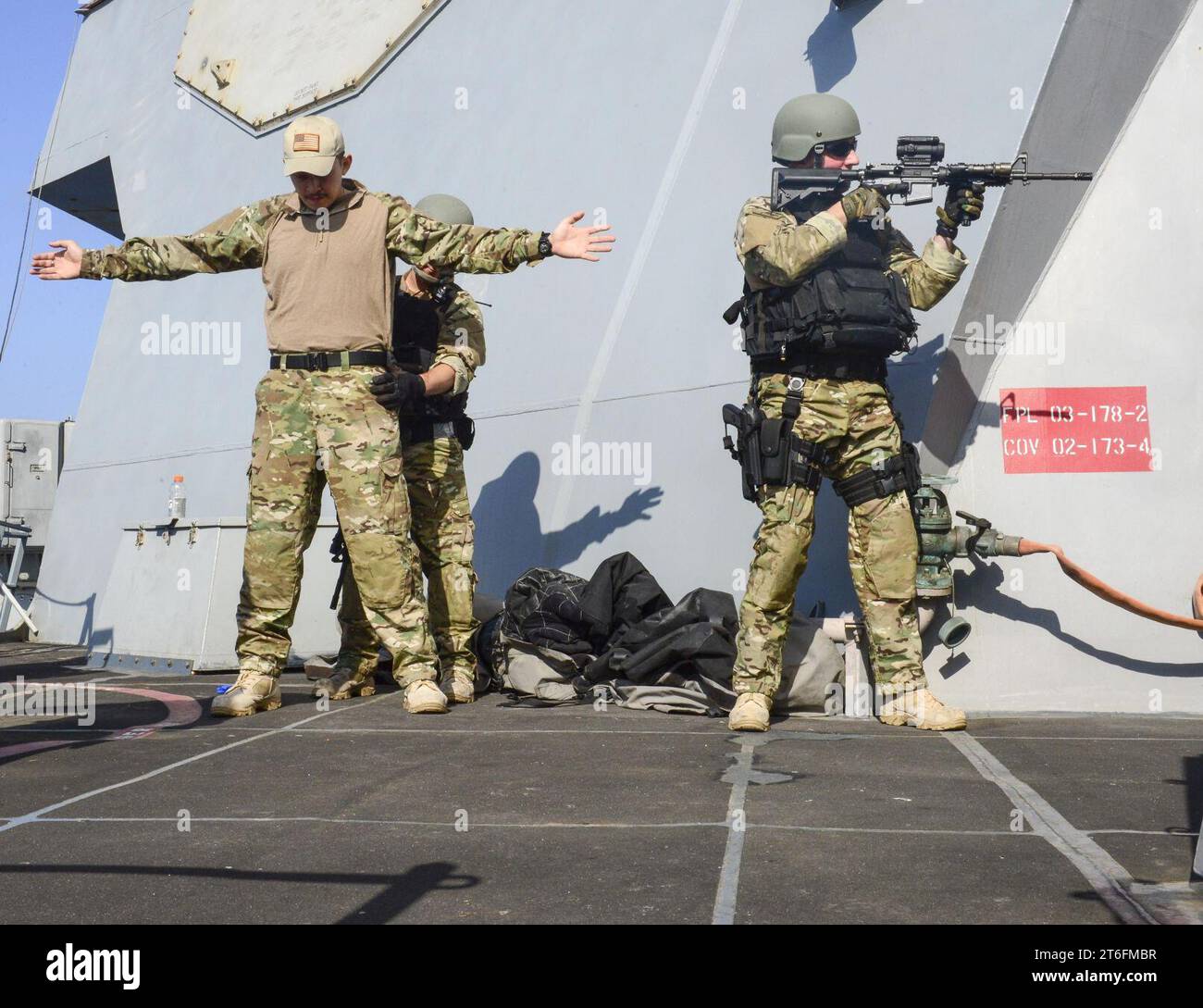 Ddg sterett ddg 104 hi-res stock photography and images - Alamy