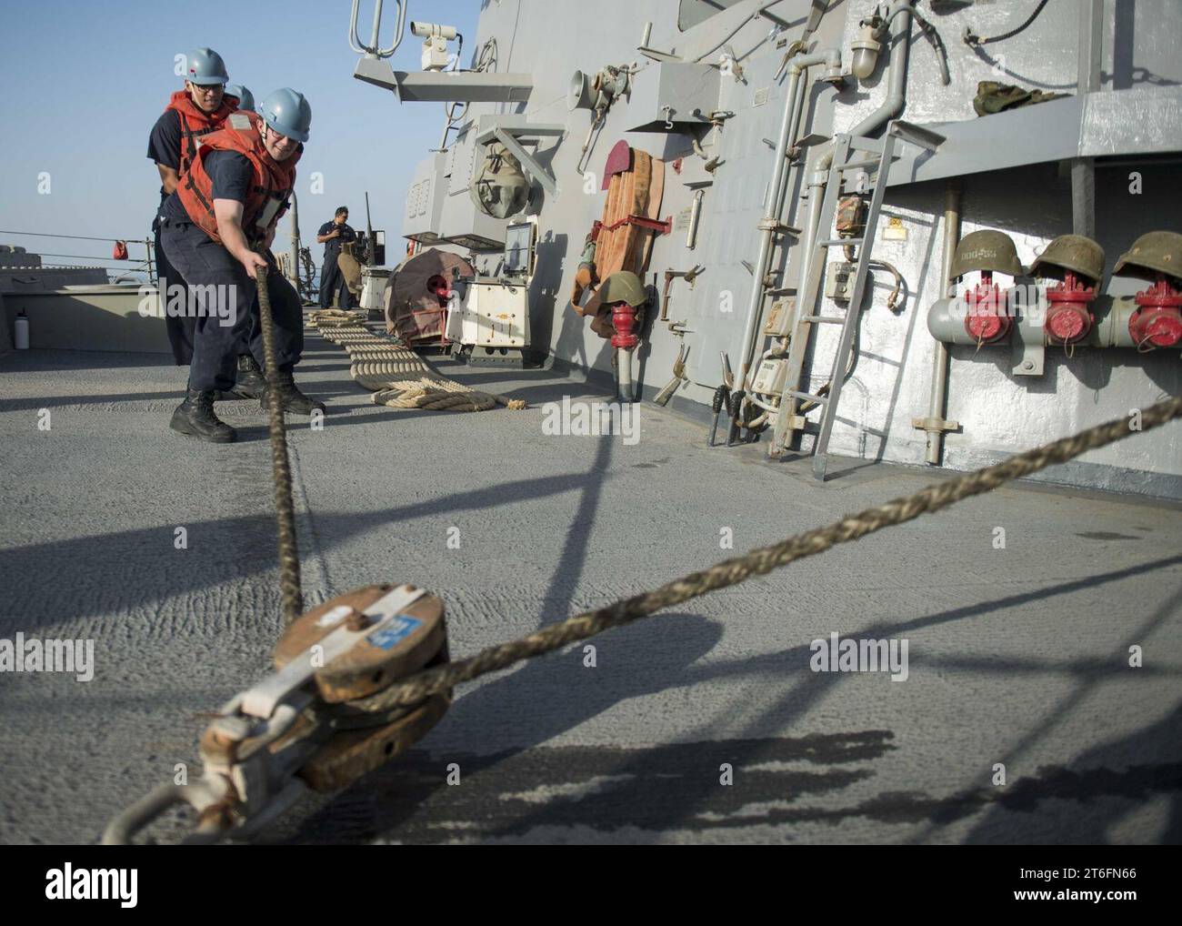 USS STOUT (DDG 55) DEPLOYMENT 2016 160909 Stock Photo - Alamy