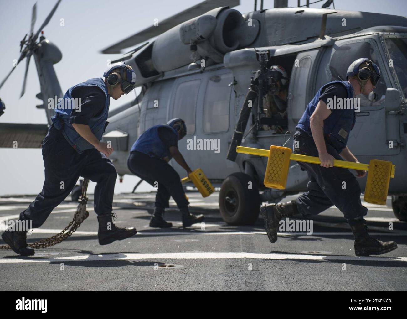 USS STOUT (DDG 55) DEPLOYMENT 2016 161001 Stock Photo - Alamy