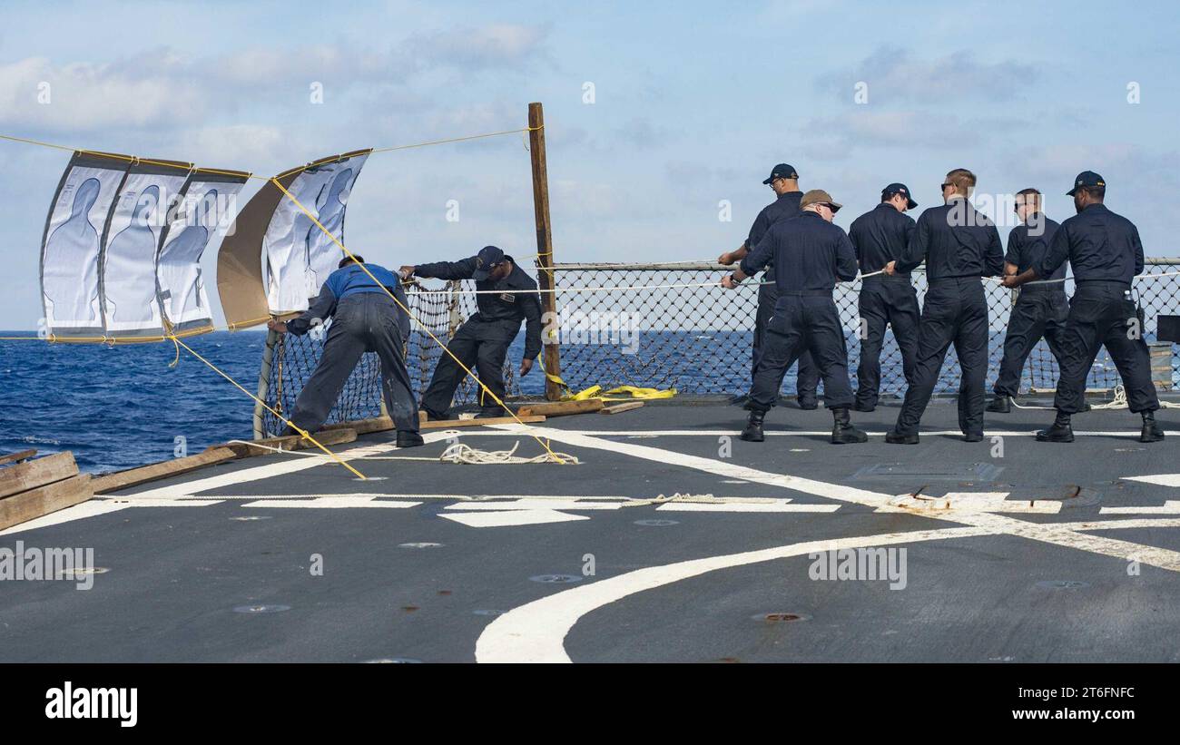 USS STOUT (DDG 55) DEPLOYMENT 2016 161022 Stock Photo - Alamy
