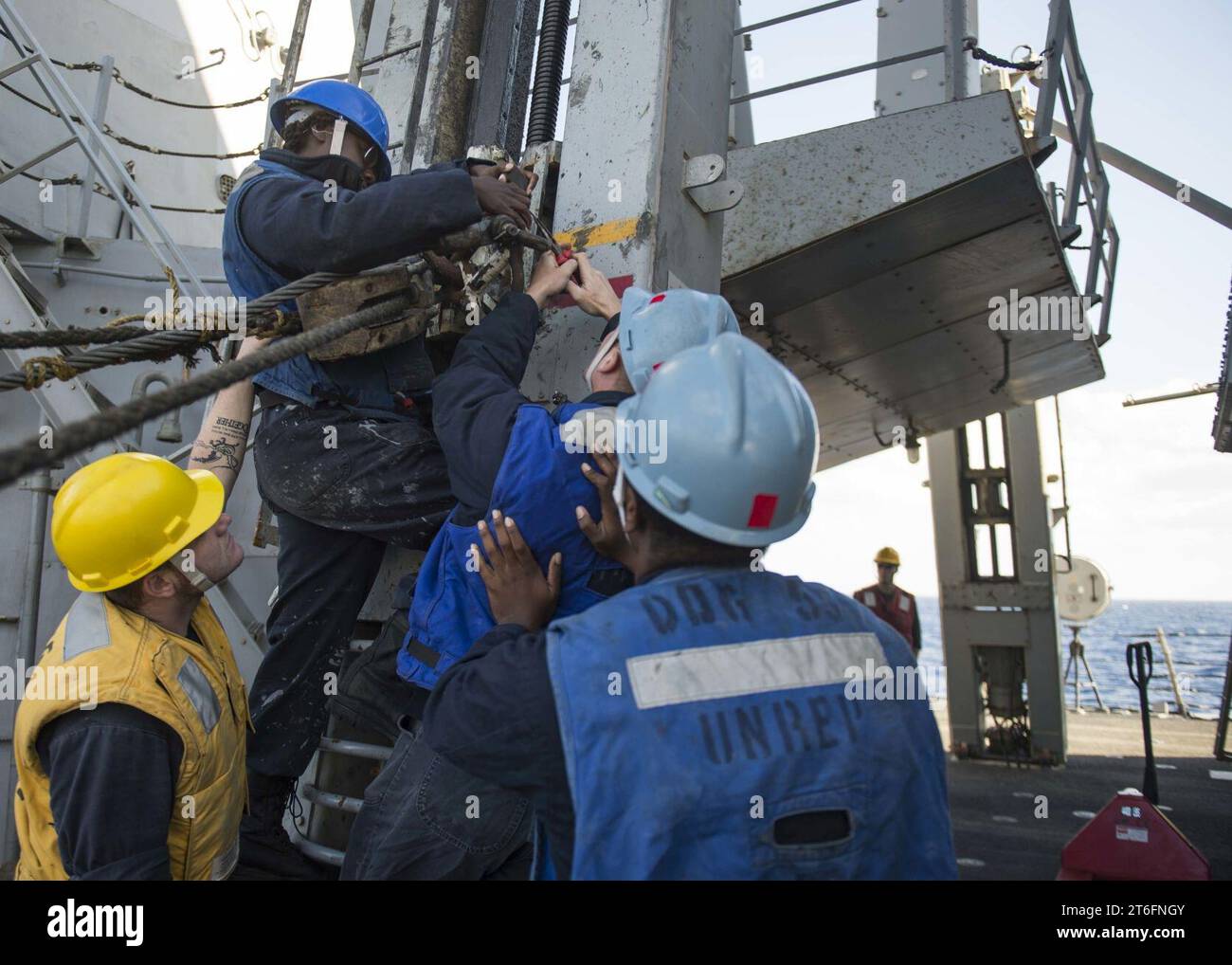 USS STOUT (DDG 55) DEPLOYMENT 2016 161020 Stock Photo - Alamy