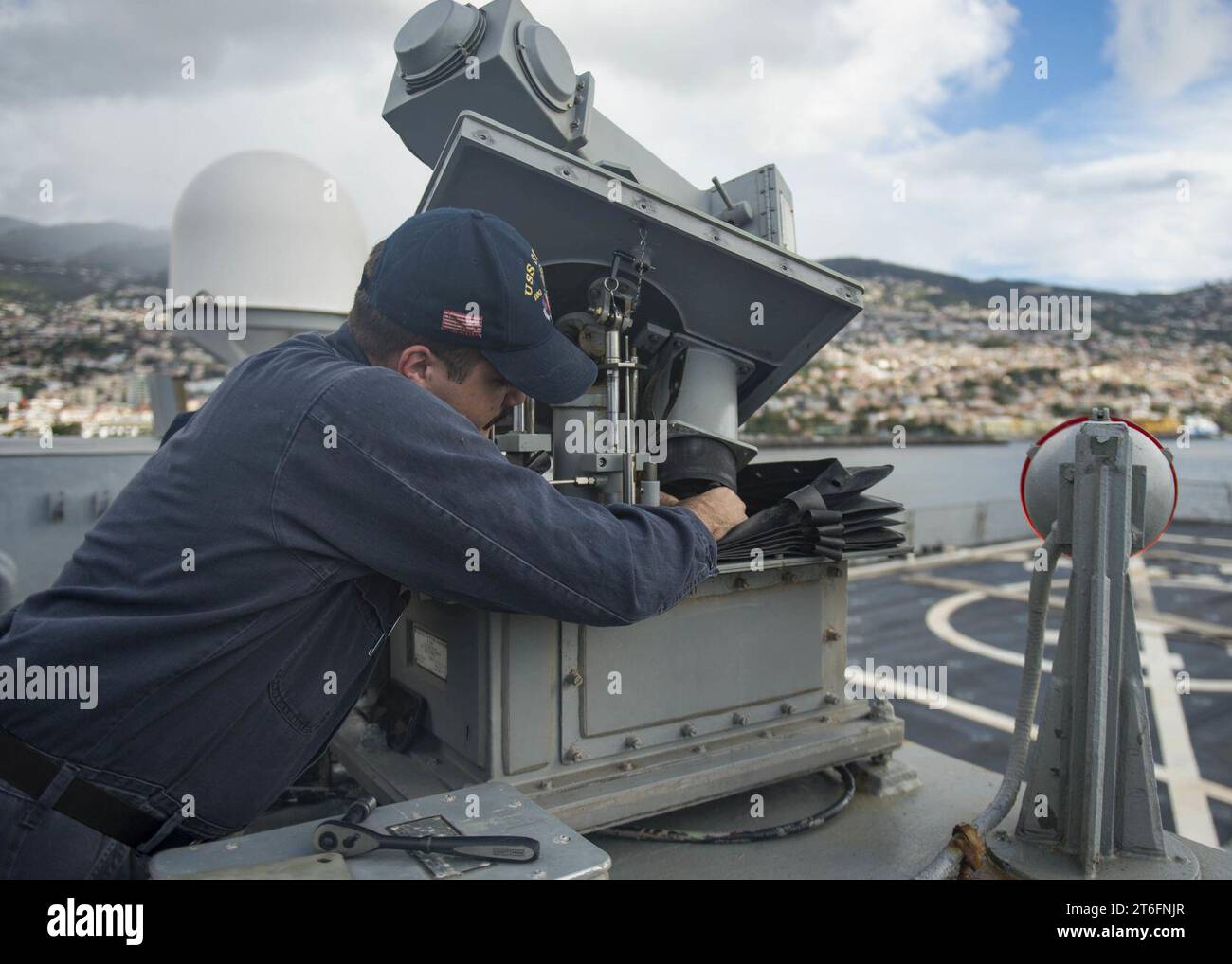 USS STOUT (DDG 55) DEPLOYMENT 2016 161104 Stock Photo - Alamy