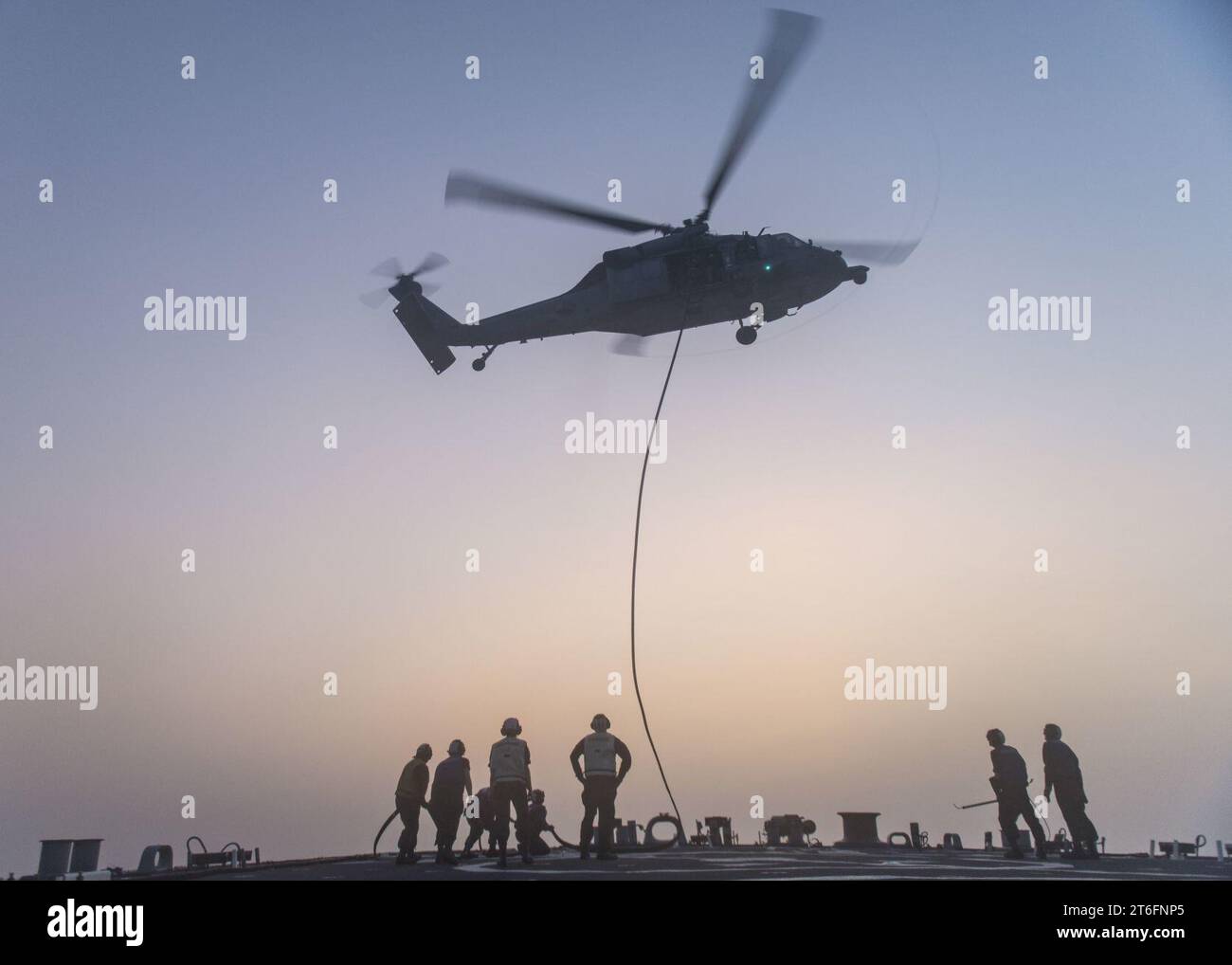USS STOUT (DDG 55) HELO INFLIGHT REFUELING (HIFR) 160726 Stock Photo ...