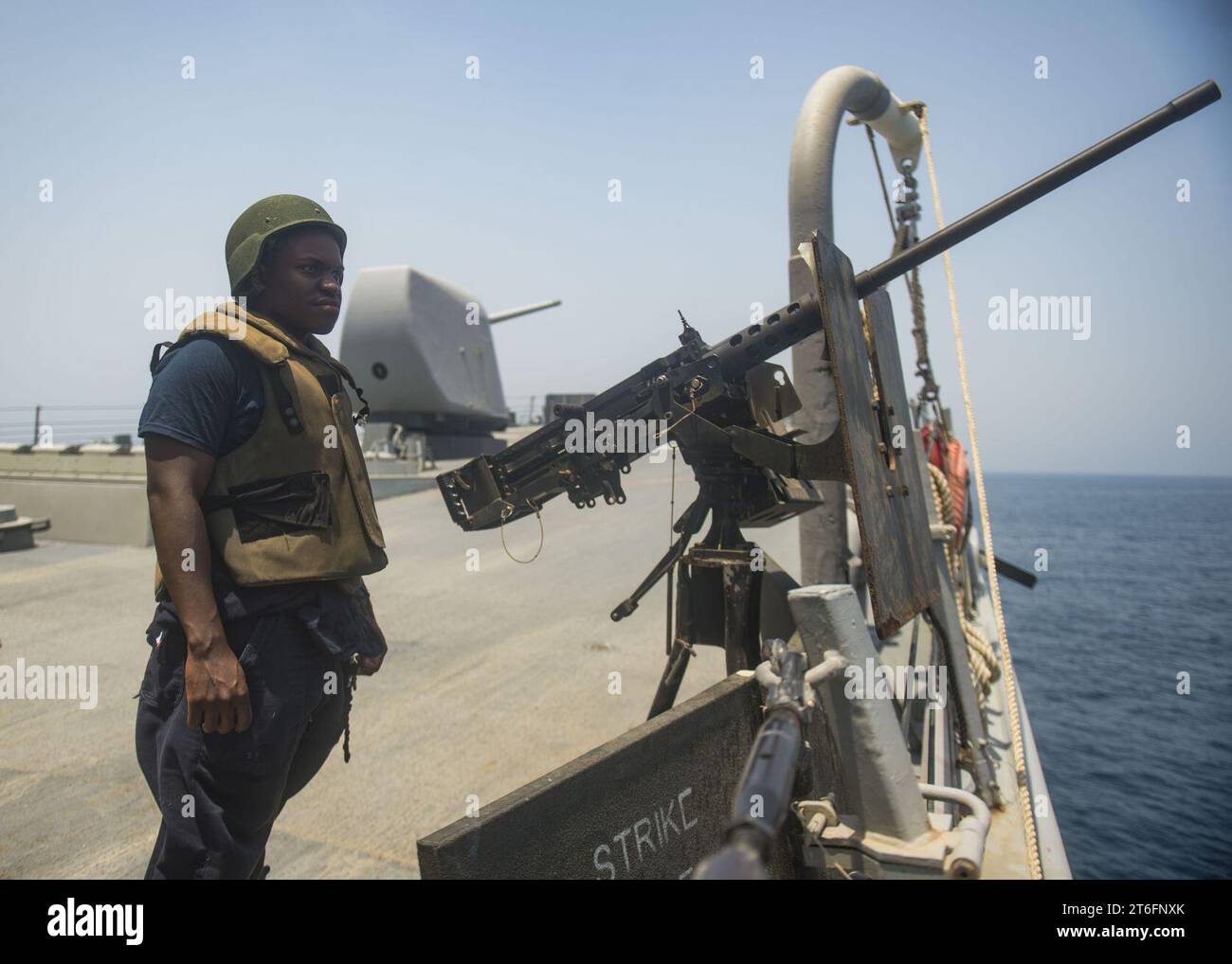 USS STOUT (DDG 55) STRAIT OF HORMUZ TRANSIT 160628 Stock Photo - Alamy