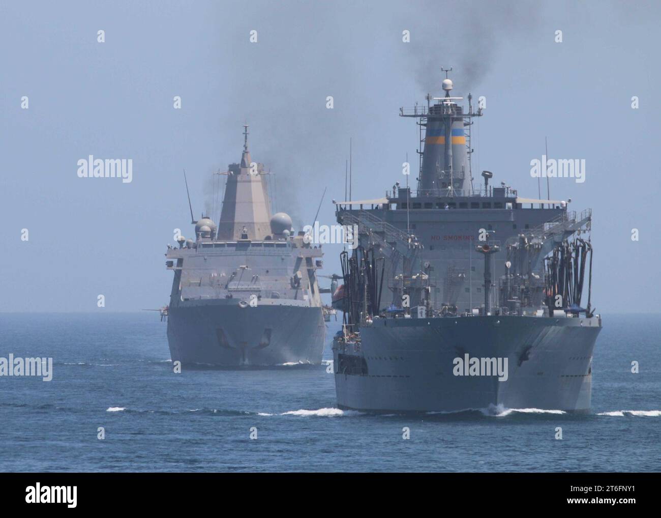 USS STOUT (DDG 55) STRAIT OF HORMUZ TRANSIT 160626 Stock Photo - Alamy