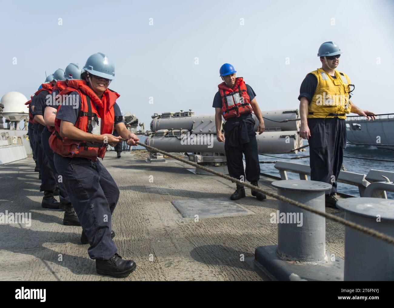 USS STOUT (DDG 55) REPLENISHMENT-AT-SEA 160725 Stock Photo - Alamy