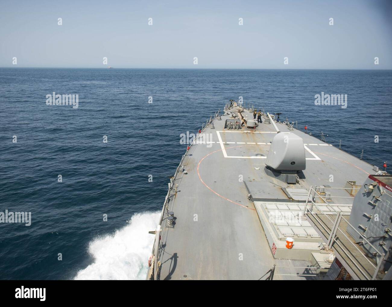 USS STOUT (DDG 55) STRAIT OF HORMUZ TRANSIT 160628 Stock Photo - Alamy
