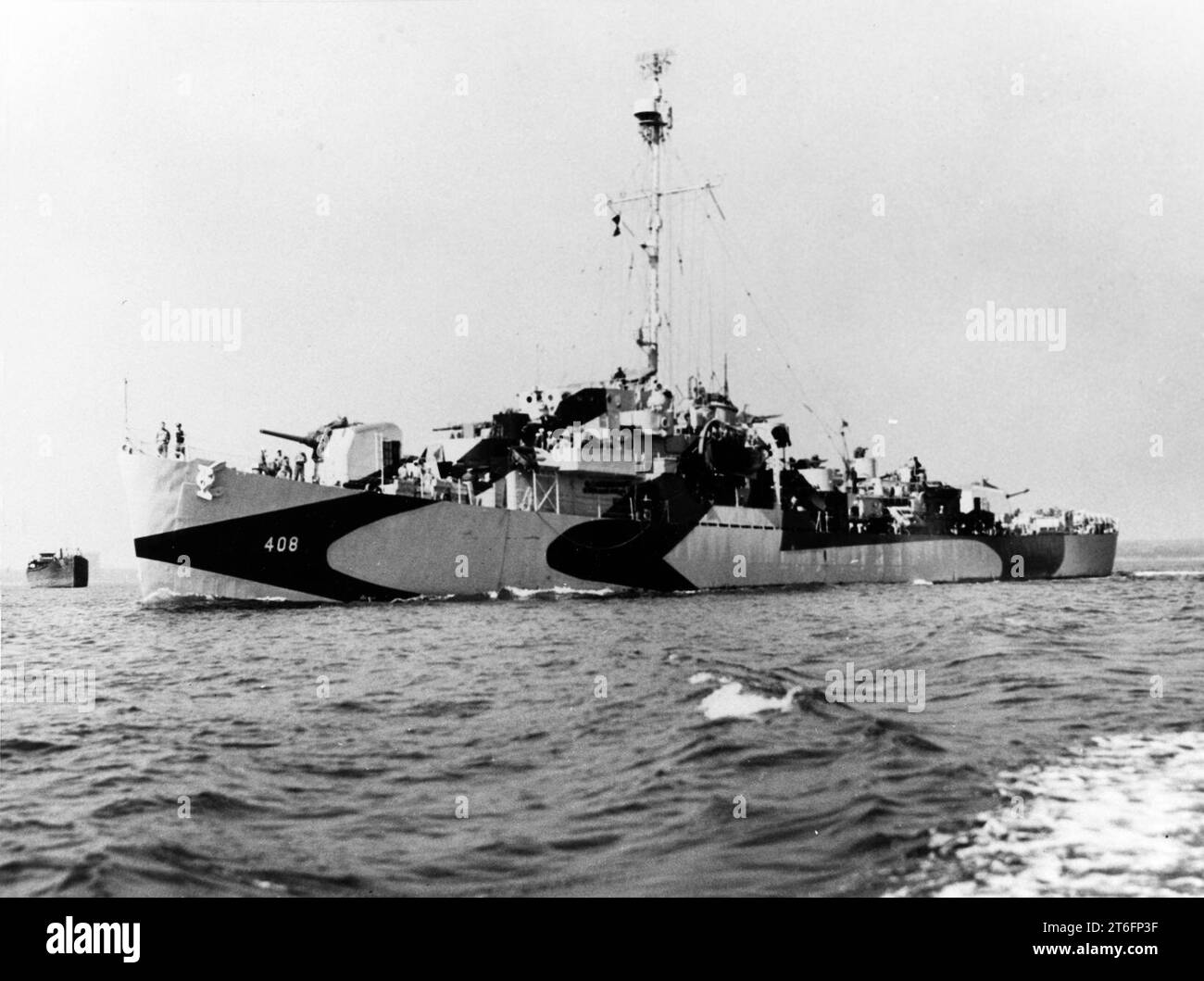 USS Straus (DE-408) underway off Boston, Massachusetts (USA), on 8 June ...