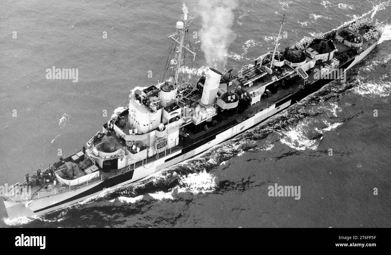 USS Straub (DE-181) underway off New York (USA), 24 December 1944 Stock ...