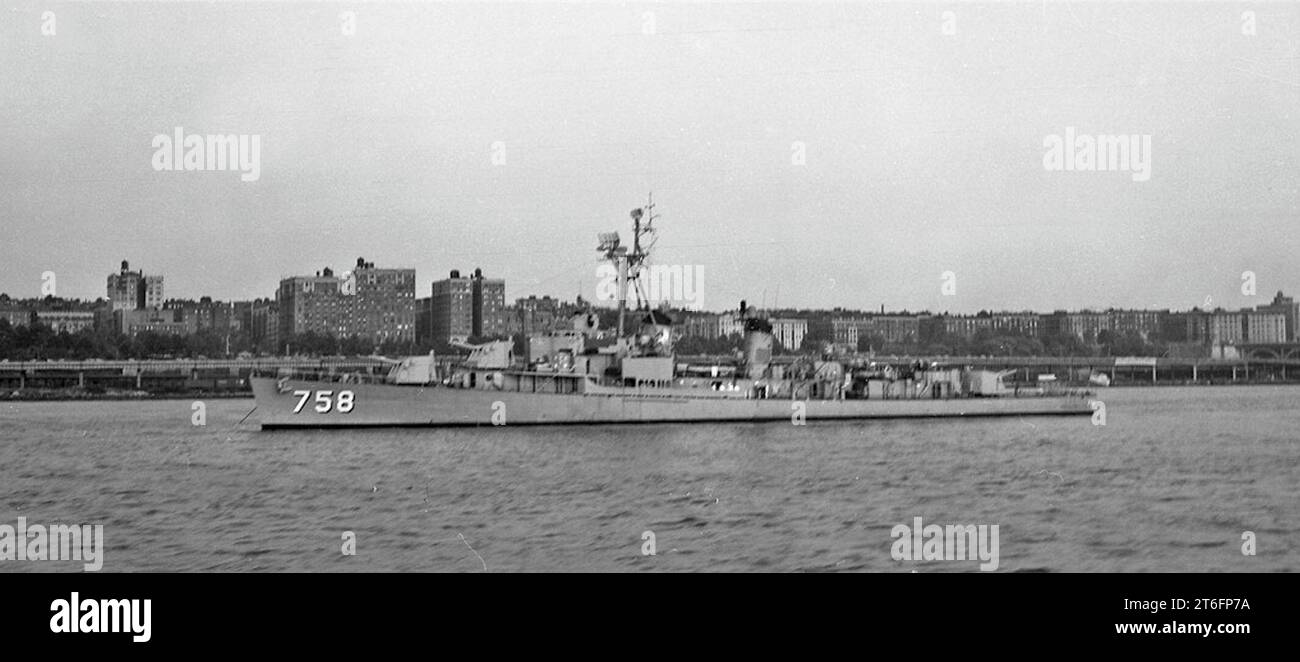 USS Strong (DD-758) at anchor in the 1950s Stock Photo - Alamy