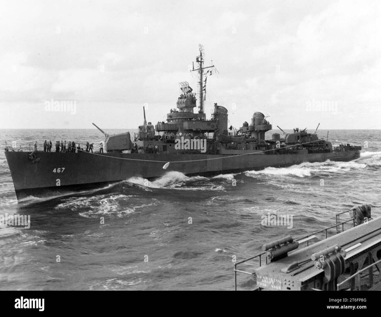 USS Strong (DD-467) underway at sea, circa in early July 1943 Stock ...