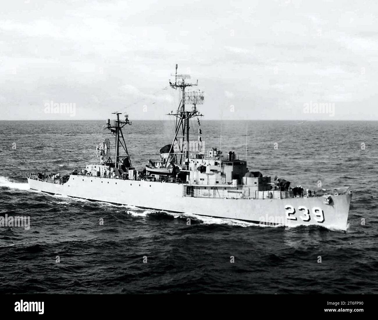 USS Sturtevant (DER-239) underway at sea, circa in the late 1950s Stock ...