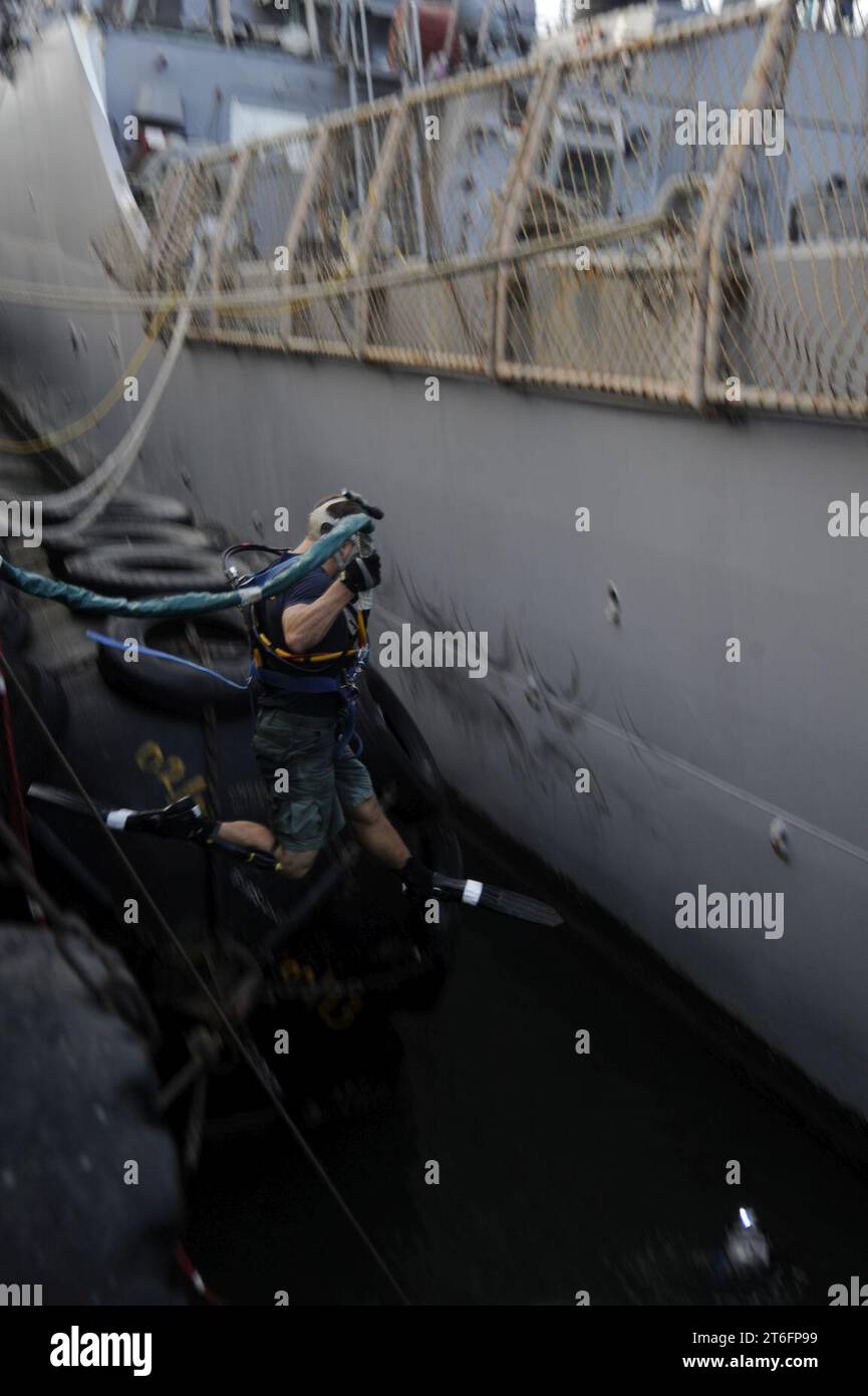 USS Sullivans CPP blade change out Stock Photo - Alamy
