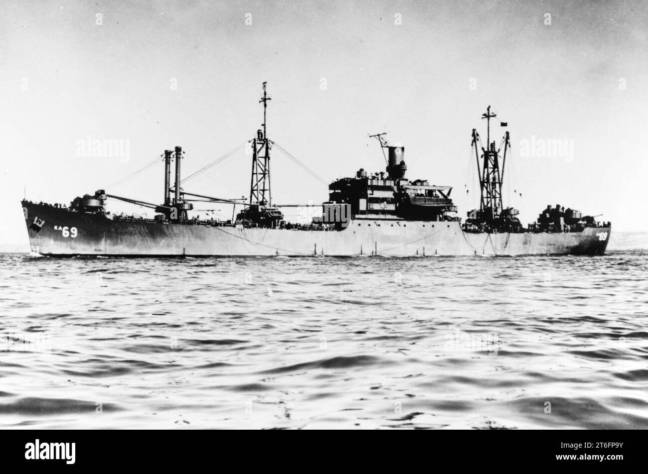 USS Suffolk (AKA-69) underway, circa 1945-1946 Stock Photo - Alamy