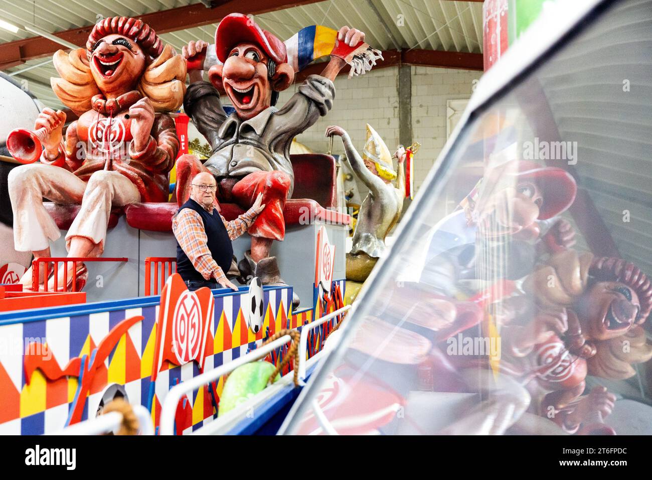 Mainz Mombach, Germany. 09th Nov, 2023. Dieter Wenger, the Mainz float ...