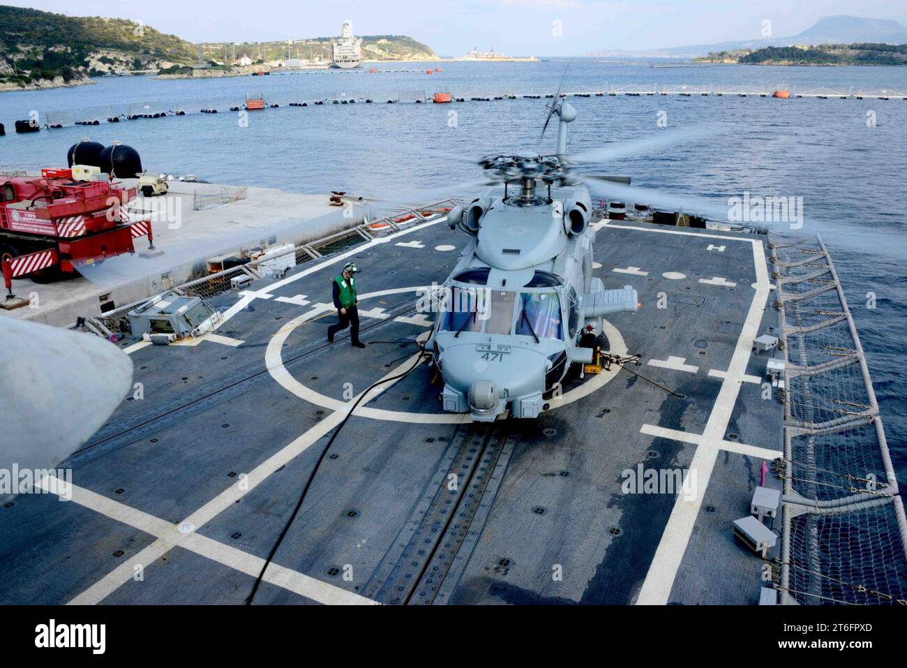 USS Taylor pierside flight operations 140312 Stock Photo - Alamy