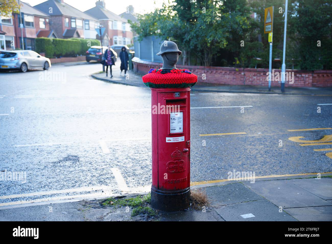 Royal post box toppers hi-res stock photography and images - Alamy