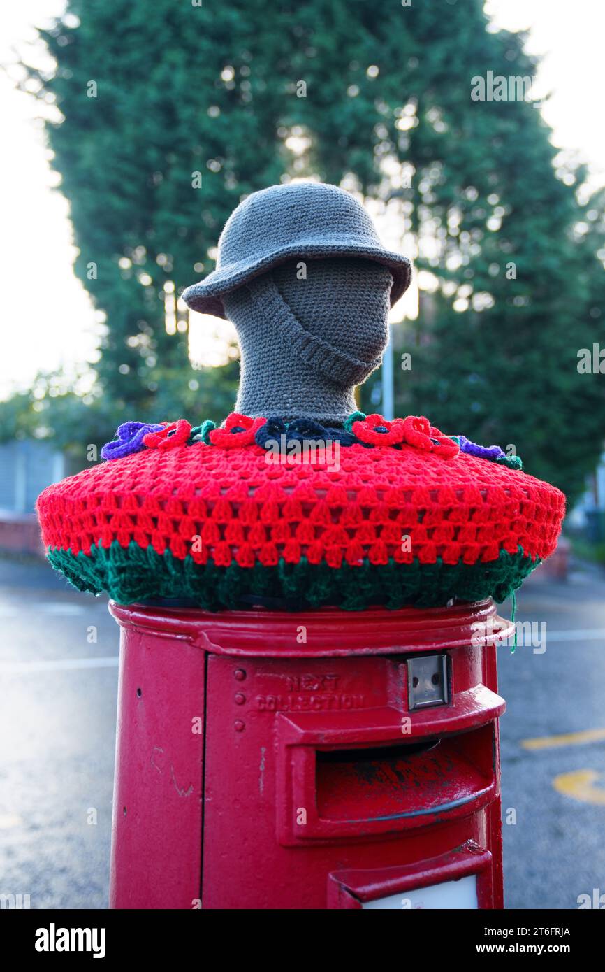 Royal post box toppers hi-res stock photography and images - Alamy