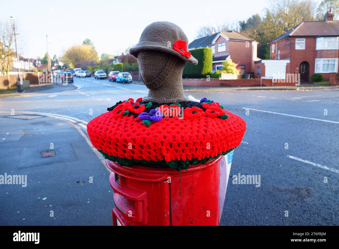 Royal post box toppers hi-res stock photography and images - Alamy