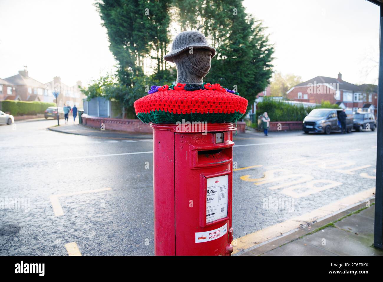 Royal post box toppers hi-res stock photography and images - Alamy