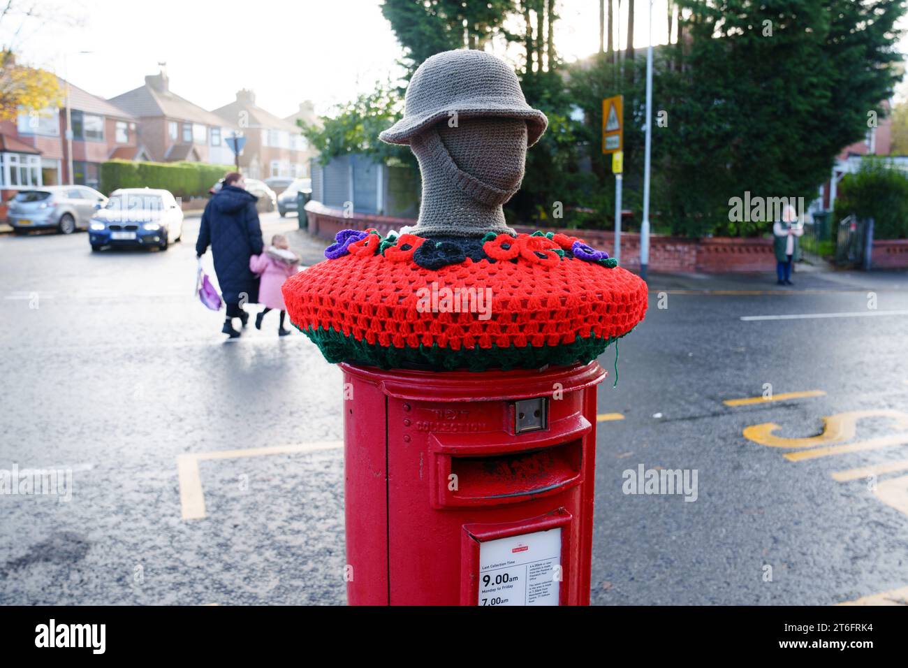 Royal post box toppers hi-res stock photography and images - Alamy