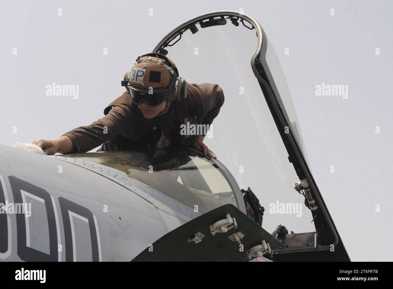 USS Theodore Roosevelt (CVN 71) 150416 Stock Photo - Alamy