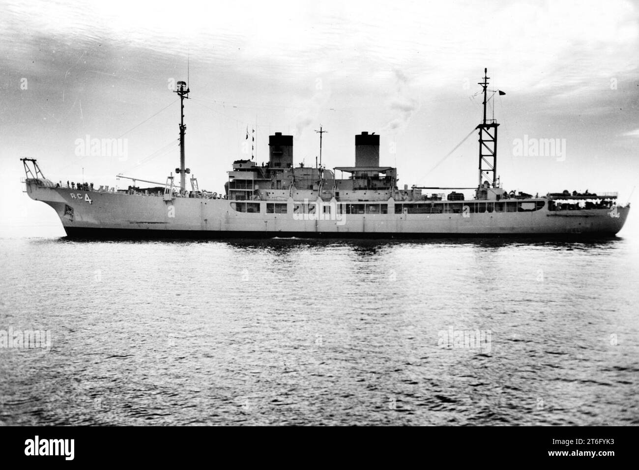 USS Thor (ARC-4) off the San Francisco Naval Shipyard, California (USA ...