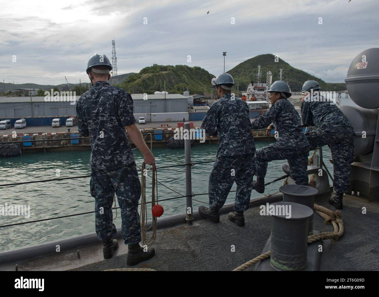 USS Tortuga operations 120611 Stock Photo - Alamy