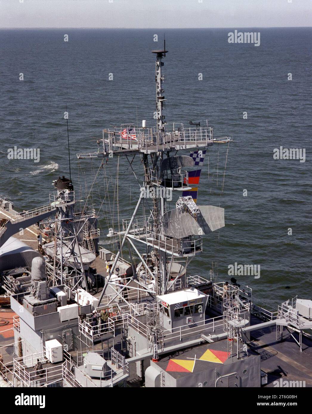 USS Trenton (LPD-14) antenna rigging and mast Stock Photo - Alamy