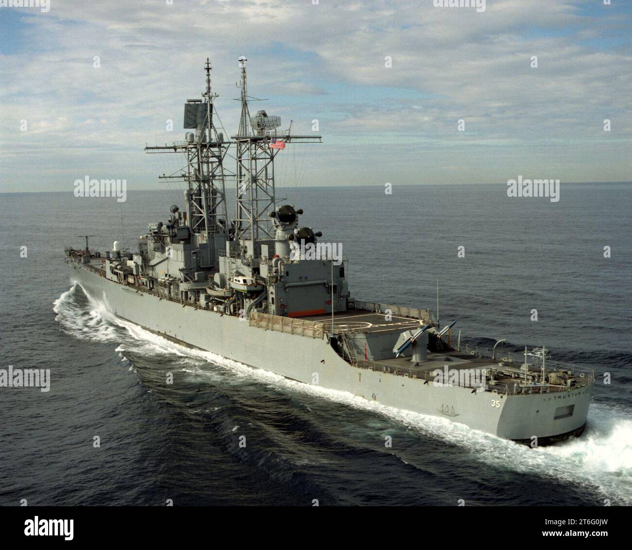 USS Truxtun (CGN-35) underway off San Diego (USA) on 3 January 1989 ...