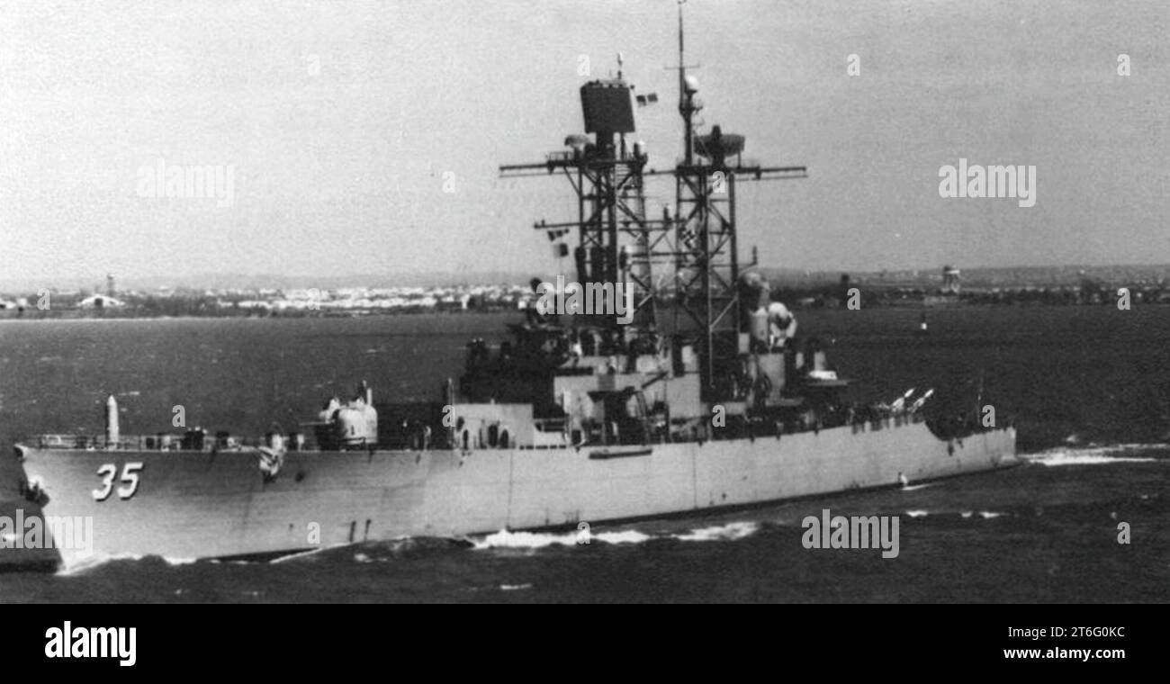 USS Truxtun (DLGN-35) underway on the Delaware River on 3 June 1967 ...