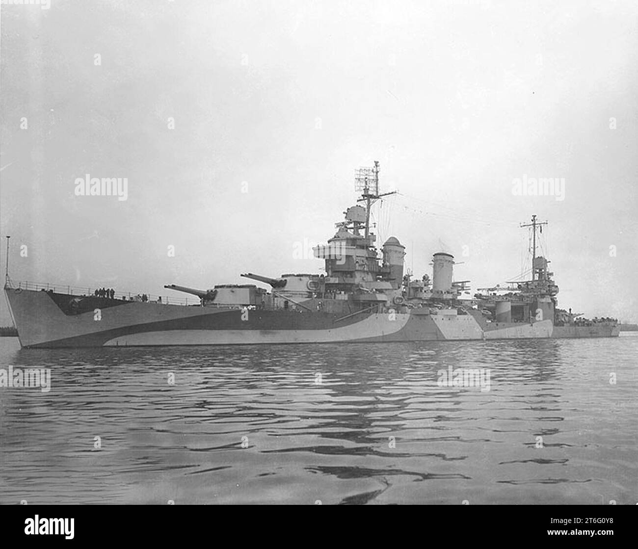 USS Tuscaloosa (CA-37) off the Philadelphia Naval Shipyard on 10 ...
