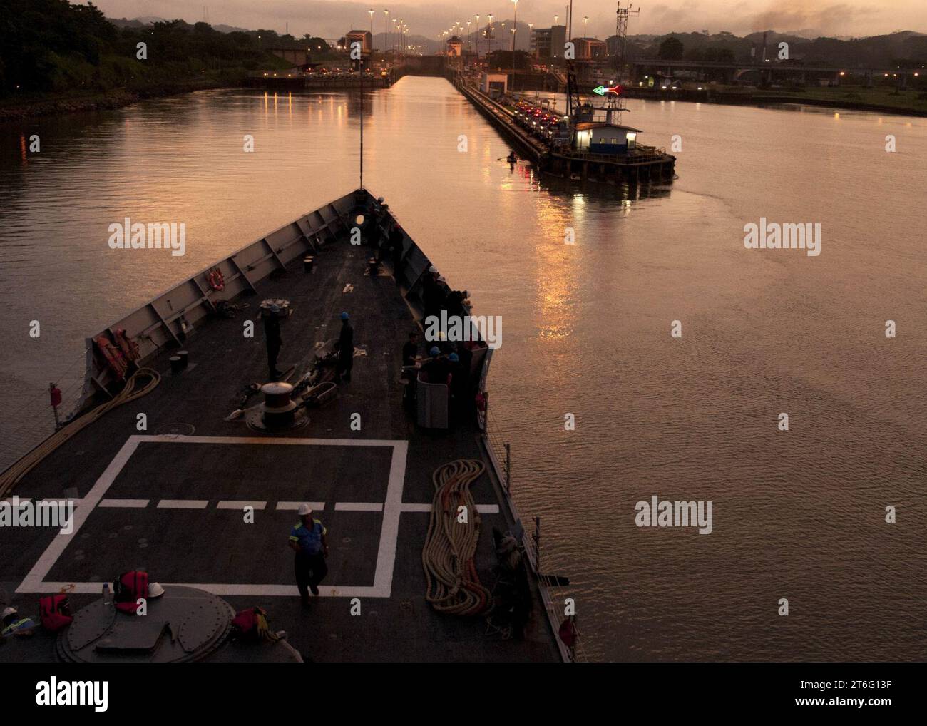 USS Underwood (FFG 36) approaches the Miraflores lock of the Panama ...